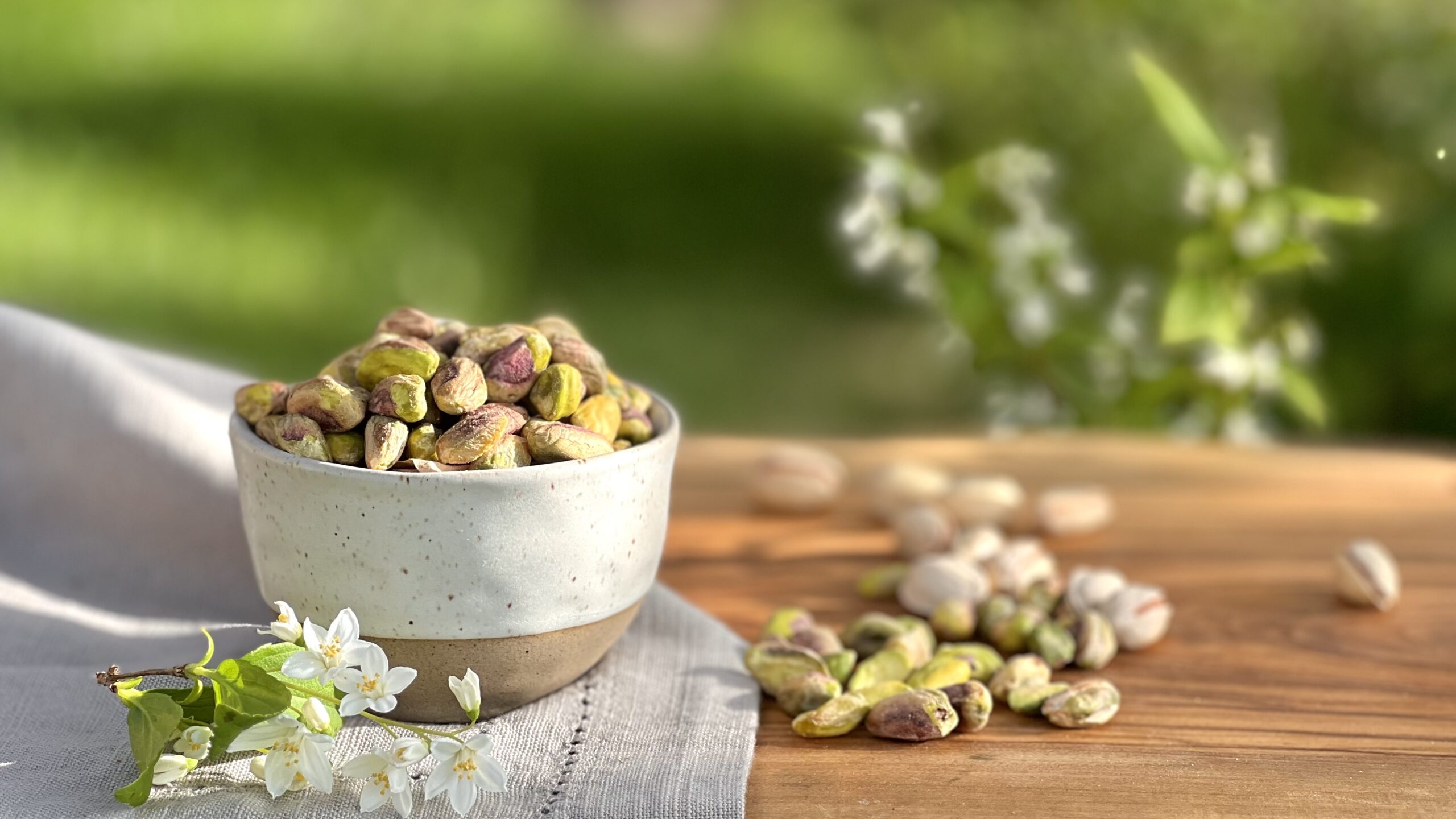 Fresh Organic Raw Pistachios - AmicEarth